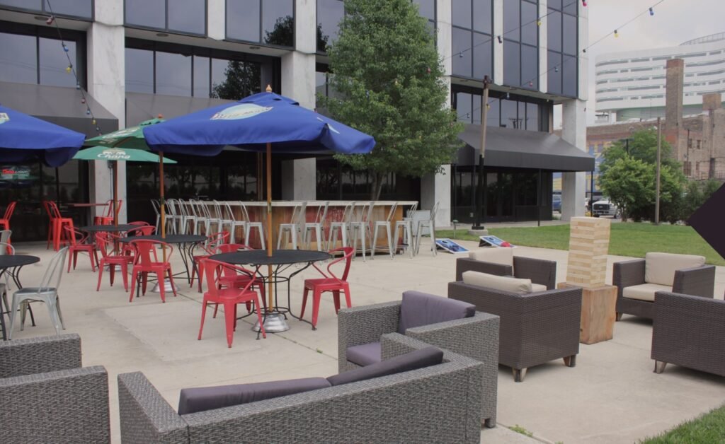 What to Know Before Visiting Emerald Loop Bar & Grill in Chicago, IL